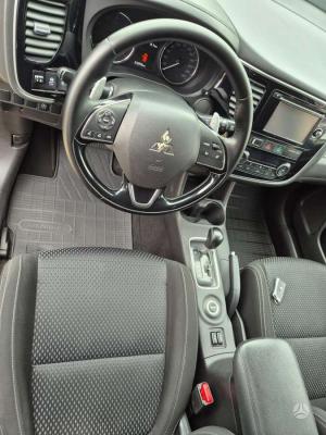Melns Mitsubishi Outlander 2016 Marijampole, ar dzinēja tilpumu 2.00 L un nobraukumu 212 tūkst. km par 10800 €, foto 16 vietnē AUTOMOTO.COM.LV