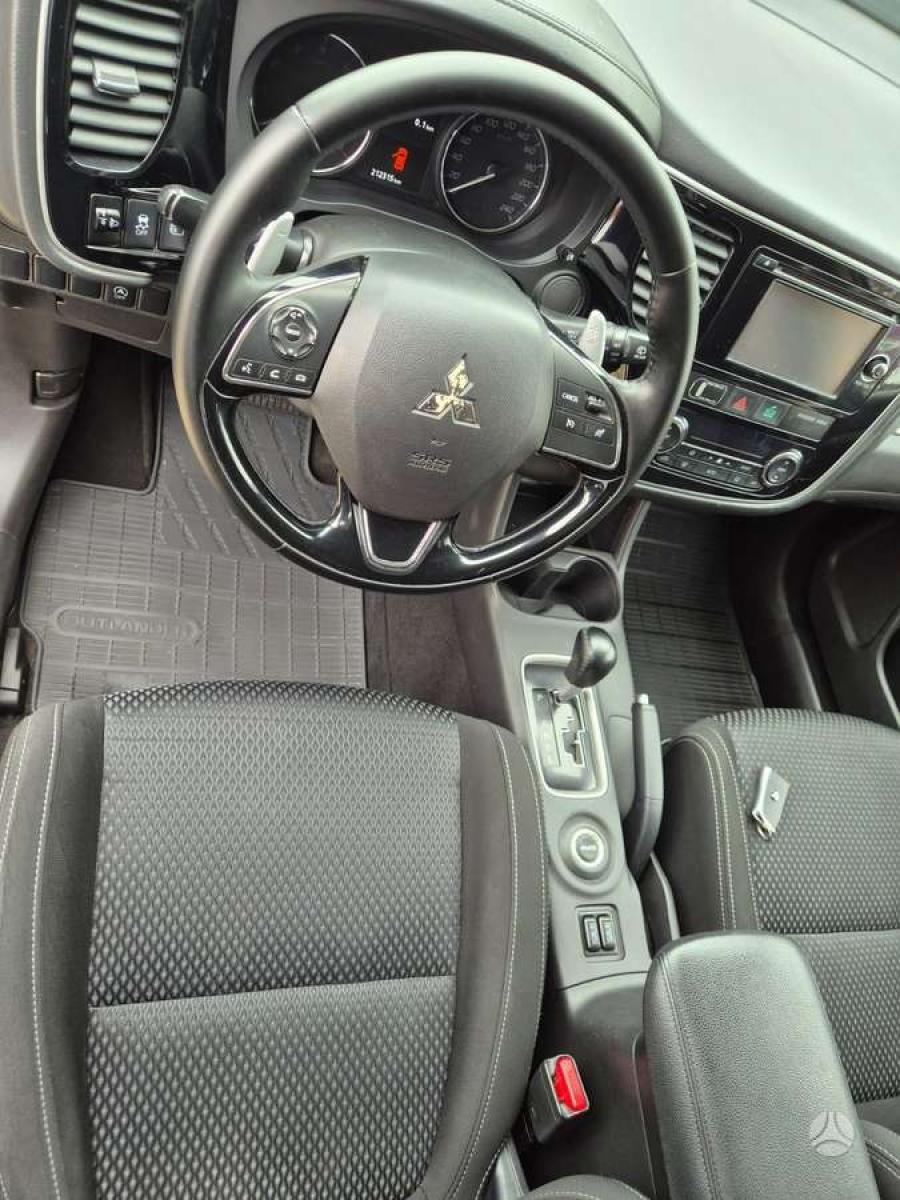 Melns Mitsubishi Outlander 2016 Marijampole, ar dzinēja tilpumu 2.00 L un nobraukumu 212 tūkst. km par 10800 €, foto 16 vietnē AUTOMOTO.COM.LV