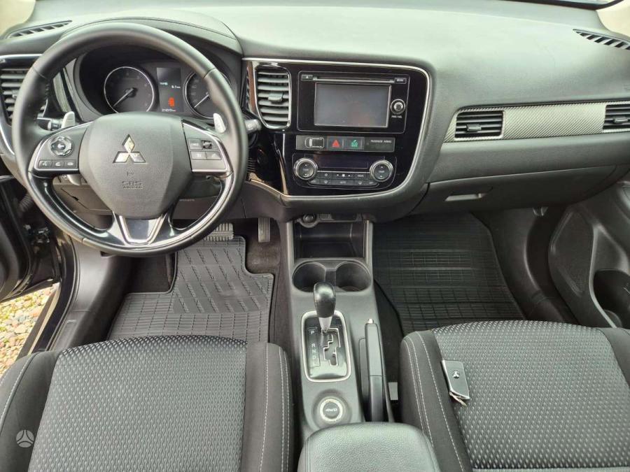 Melns Mitsubishi Outlander 2016 Marijampole, ar dzinēja tilpumu 2.00 L un nobraukumu 212 tūkst. km par 10800 €, foto 18 vietnē AUTOMOTO.COM.LV