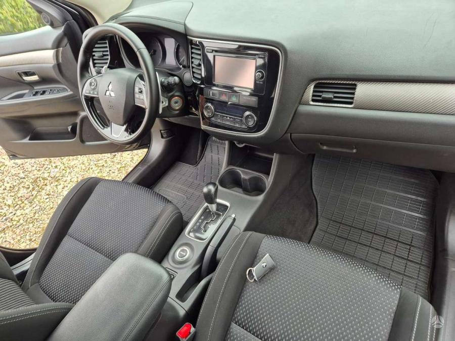 Melns Mitsubishi Outlander 2016 Marijampole, ar dzinēja tilpumu 2.00 L un nobraukumu 212 tūkst. km par 10800 €, foto 19 vietnē AUTOMOTO.COM.LV