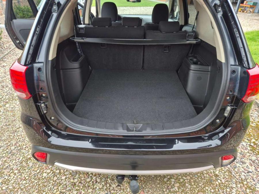 Melns Mitsubishi Outlander 2016 Marijampole, ar dzinēja tilpumu 2.00 L un nobraukumu 212 tūkst. km par 10800 €, foto 24 vietnē AUTOMOTO.COM.LV