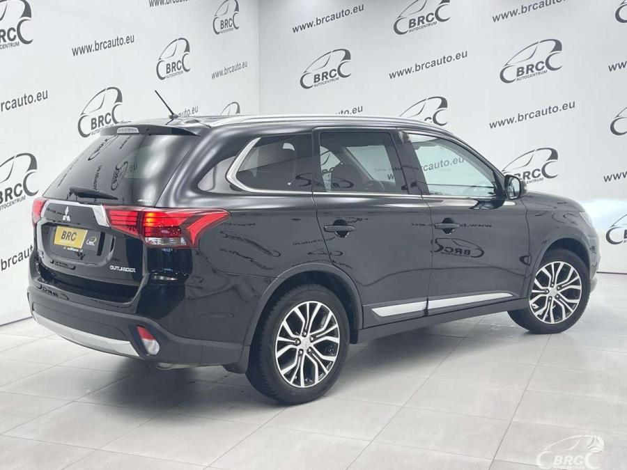 Black Mitsubishi Outlander 2016 in Vilnius, with an engine capacity of 2.00 L and mileage of 84 thousand km for 12000 €, photo 4 on AUTOMOTO.COM.LV