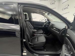 Black Mitsubishi Outlander 2016 in Vilnius, with an engine capacity of 2.00 L and mileage of 84 thousand km for 12000 €, photo 6 on AUTOMOTO.COM.LV