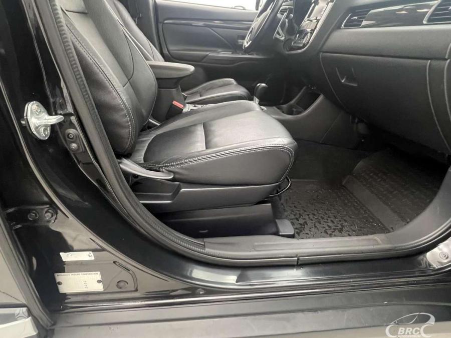 Black Mitsubishi Outlander 2016 in Vilnius, with an engine capacity of 2.00 L and mileage of 84 thousand km for 12000 €, photo 8 on AUTOMOTO.COM.LV