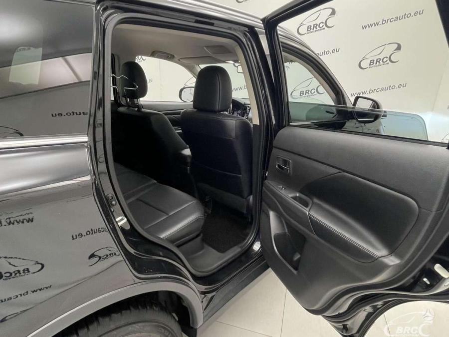 Black Mitsubishi Outlander 2016 in Vilnius, with an engine capacity of 2.00 L and mileage of 84 thousand km for 12000 €, photo 14 on AUTOMOTO.COM.LV