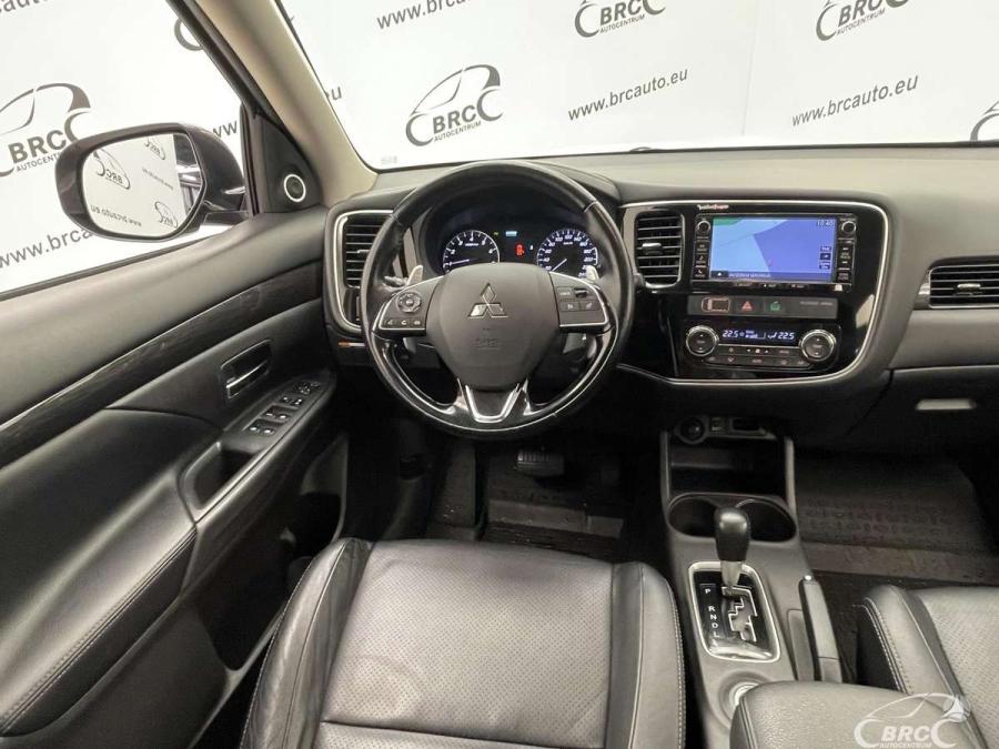 Black Mitsubishi Outlander 2016 in Vilnius, with an engine capacity of 2.00 L and mileage of 84 thousand km for 12000 €, photo 16 on AUTOMOTO.COM.LV