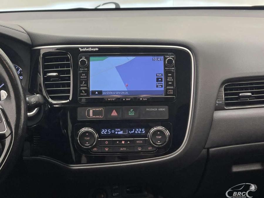 Black Mitsubishi Outlander 2016 in Vilnius, with an engine capacity of 2.00 L and mileage of 84 thousand km for 12000 €, photo 18 on AUTOMOTO.COM.LV