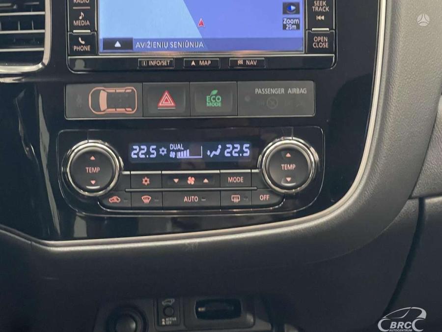 Black Mitsubishi Outlander 2016 in Vilnius, with an engine capacity of 2.00 L and mileage of 84 thousand km for 12000 €, photo 19 on AUTOMOTO.COM.LV