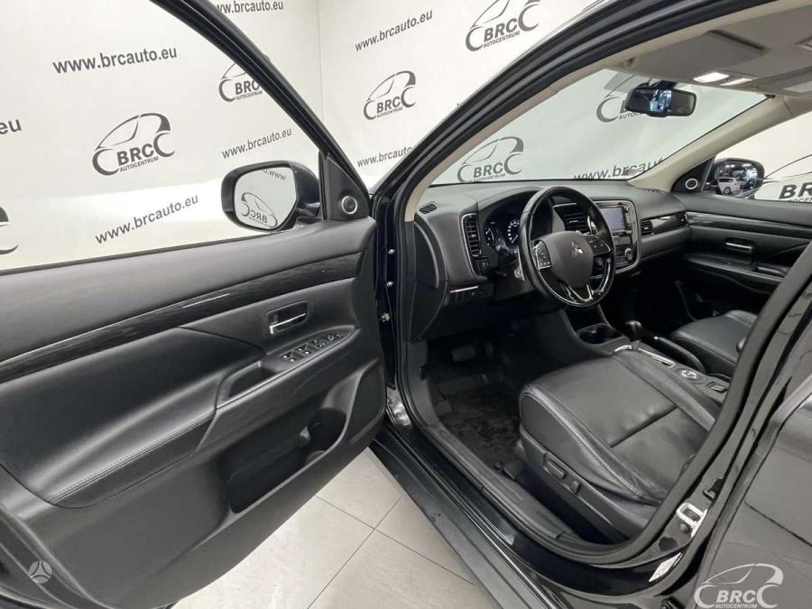 Black Mitsubishi Outlander 2016 in Vilnius, with an engine capacity of 2.00 L and mileage of 84 thousand km for 12000 €, photo 21 on AUTOMOTO.COM.LV
