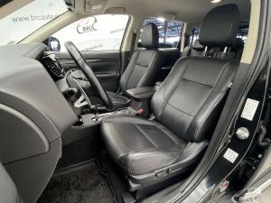 Black Mitsubishi Outlander 2016 in Vilnius, with an engine capacity of 2.00 L and mileage of 84 thousand km for 12000 €, photo 25 on AUTOMOTO.COM.LV