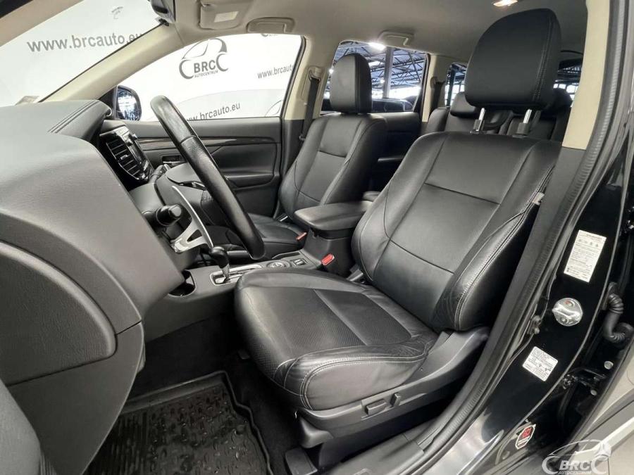 Black Mitsubishi Outlander 2016 in Vilnius, with an engine capacity of 2.00 L and mileage of 84 thousand km for 12000 €, photo 25 on AUTOMOTO.COM.LV