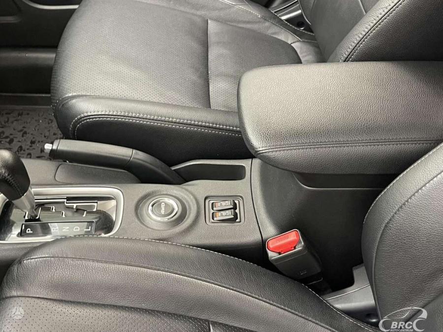 Black Mitsubishi Outlander 2016 in Vilnius, with an engine capacity of 2.00 L and mileage of 84 thousand km for 12000 €, photo 27 on AUTOMOTO.COM.LV