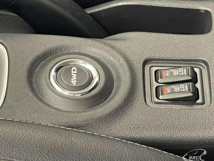 Black Mitsubishi Outlander 2016 in Vilnius, with an engine capacity of 2.00 L and mileage of 84 thousand km for 12000 €, photo 28 on AUTOMOTO.COM.LV
