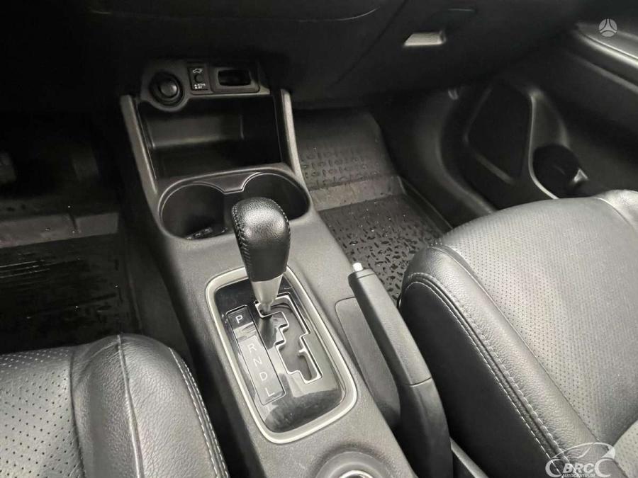 Black Mitsubishi Outlander 2016 in Vilnius, with an engine capacity of 2.00 L and mileage of 84 thousand km for 12000 €, photo 30 on AUTOMOTO.COM.LV