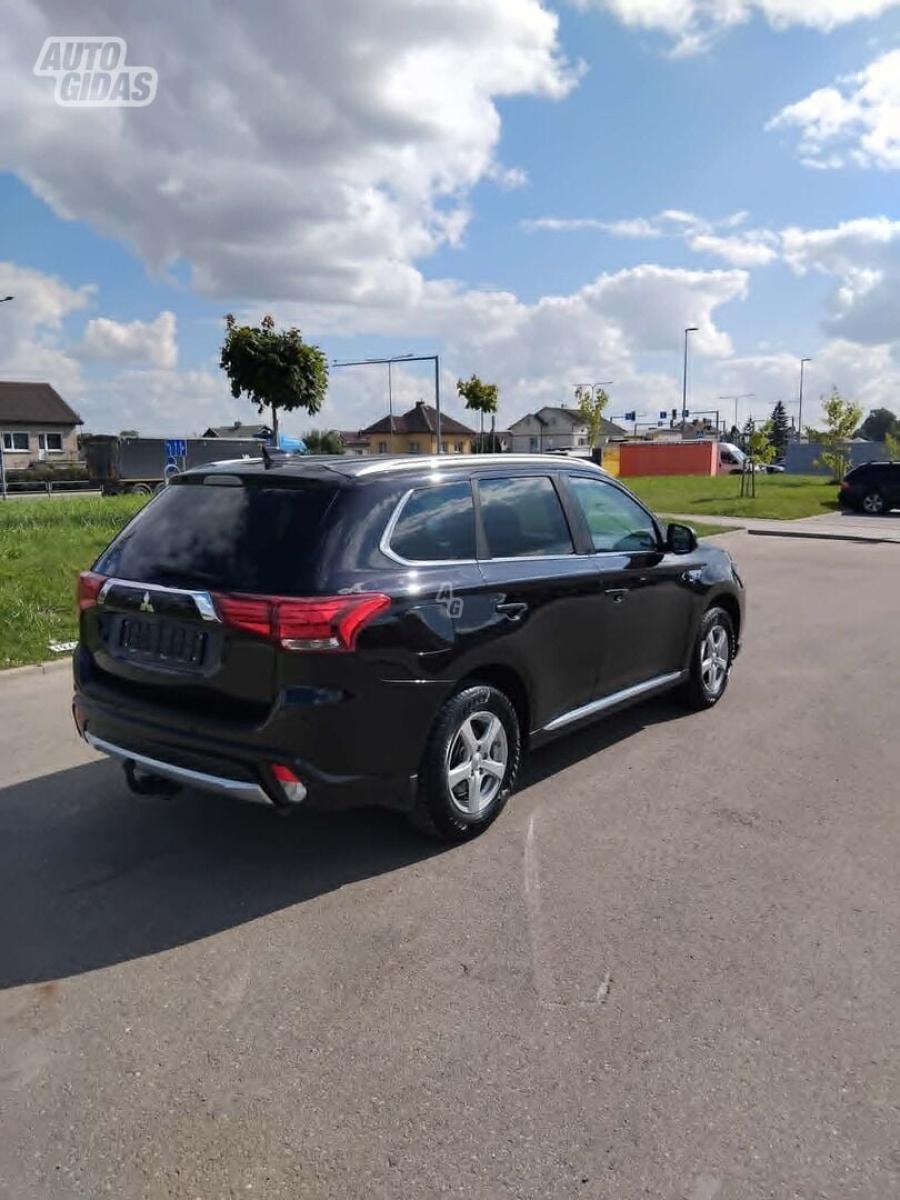Melns Mitsubishi Outlander 2016 Palanga, ar dzinēja tilpumu 2.00 L un nobraukumu 167 tūkst. km par 12250 €, foto 3 vietnē AUTOMOTO.COM.LV