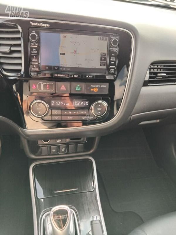 Melns Mitsubishi Outlander 2016 Palanga, ar dzinēja tilpumu 2.00 L un nobraukumu 167 tūkst. km par 12250 €, foto 6 vietnē AUTOMOTO.COM.LV
