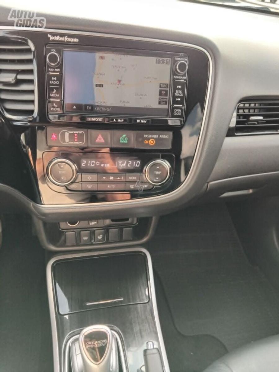 Melns Mitsubishi Outlander 2016 Palanga, ar dzinēja tilpumu 2.00 L un nobraukumu 167 tūkst. km par 12250 €, foto 6 vietnē AUTOMOTO.COM.LV