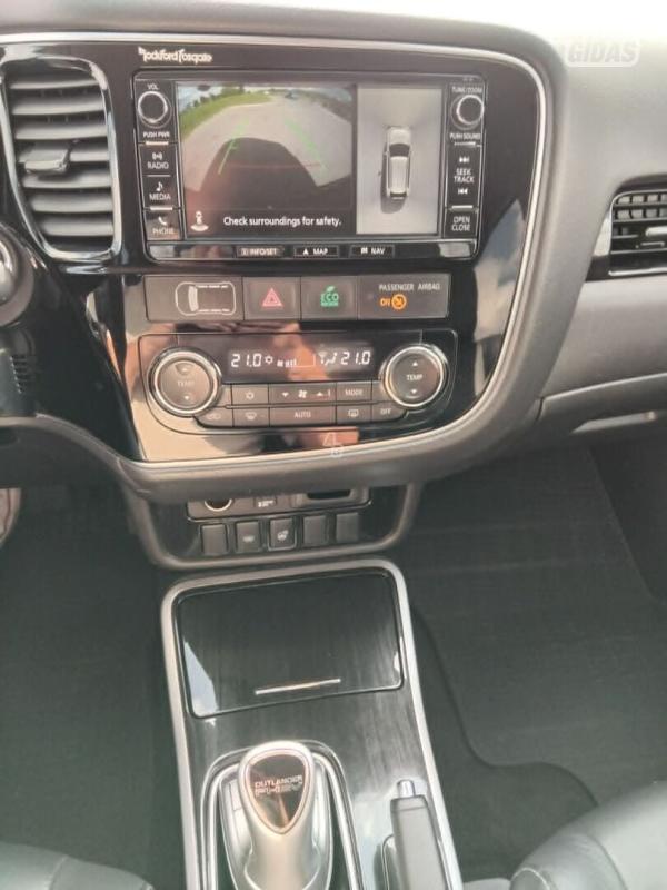 Melns Mitsubishi Outlander 2016 Palanga, ar dzinēja tilpumu 2.00 L un nobraukumu 167 tūkst. km par 12250 €, foto 7 vietnē AUTOMOTO.COM.LV
