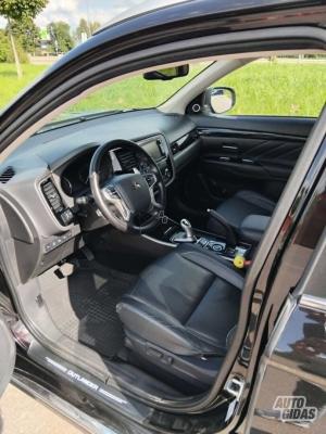 Melns Mitsubishi Outlander 2016 Palanga, ar dzinēja tilpumu 2.00 L un nobraukumu 167 tūkst. km par 12250 €, foto 8 vietnē AUTOMOTO.COM.LV