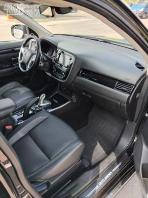 Melns Mitsubishi Outlander 2016 Palanga, ar dzinēja tilpumu 2.00 L un nobraukumu 167 tūkst. km par 12250 €, foto 9 vietnē AUTOMOTO.COM.LV