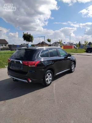 Melns Mitsubishi Outlander 2016 Palanga, ar dzinēja tilpumu 2.00 L un nobraukumu 167 tūkst. km par 12250 €, foto 3 vietnē AUTOMOTO.COM.LV