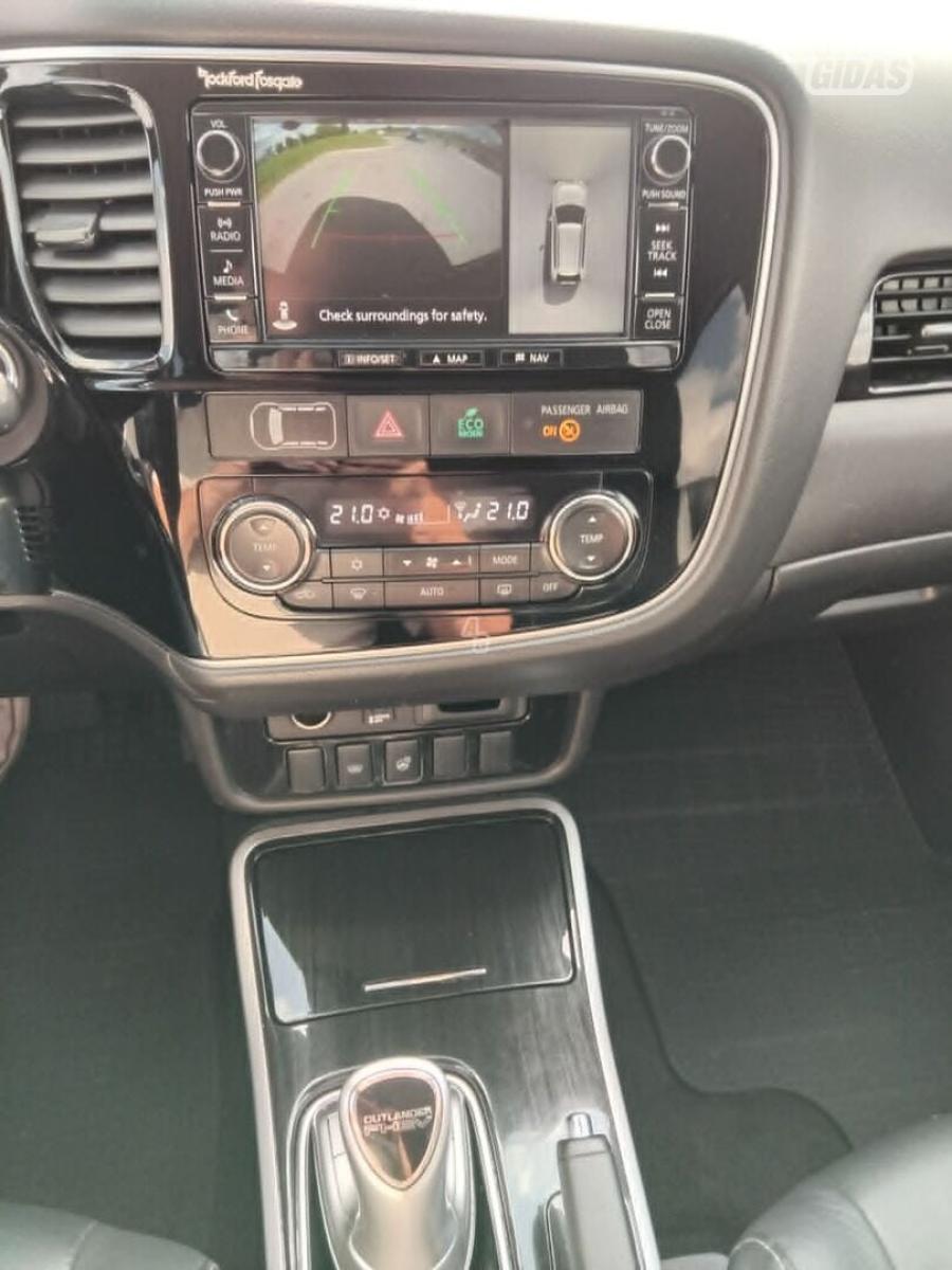 Melns Mitsubishi Outlander 2016 Palanga, ar dzinēja tilpumu 2.00 L un nobraukumu 167 tūkst. km par 12250 €, foto 7 vietnē AUTOMOTO.COM.LV