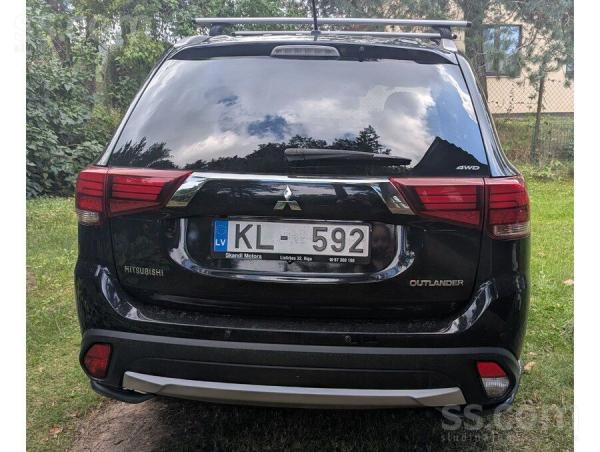 Melns Mitsubishi Outlander 2016 Rīga, ar dzinēja tilpumu 2.30 L un nobraukumu 119 tūkst. km par 13500 €, foto 4 vietnē AUTOMOTO.COM.LV