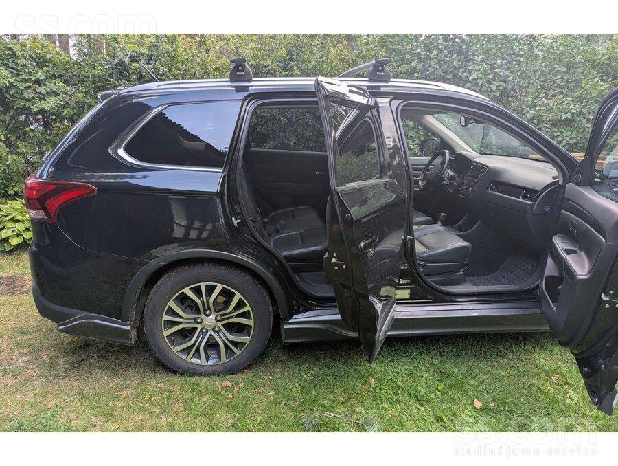 Melns Mitsubishi Outlander 2016 Rīga, ar dzinēja tilpumu 2.30 L un nobraukumu 119 tūkst. km par 13500 €, foto 5 vietnē AUTOMOTO.COM.LV