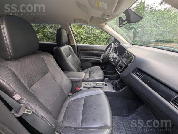 Melns Mitsubishi Outlander 2016 Rīga, ar dzinēja tilpumu 2.30 L un nobraukumu 119 tūkst. km par 13500 €, foto 7 vietnē AUTOMOTO.COM.LV