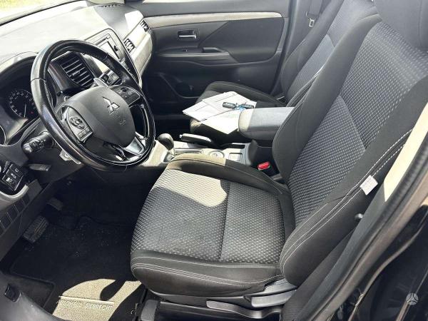 Black Mitsubishi Outlander 2016 in Siauliai, with an engine capacity of 2.20 L and mileage of 184 thousand km for 10500 €, photo 10 on AUTOMOTO.COM.LV