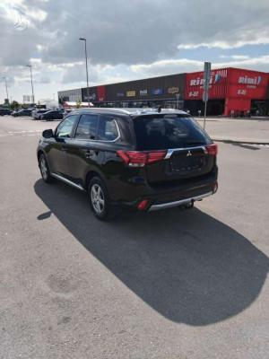 Black Mitsubishi Outlander 2016 in Palanga, with an engine capacity of 2.00 L and mileage of 167 thousand km for 12150 €, photo 5 on AUTOMOTO.COM.LV