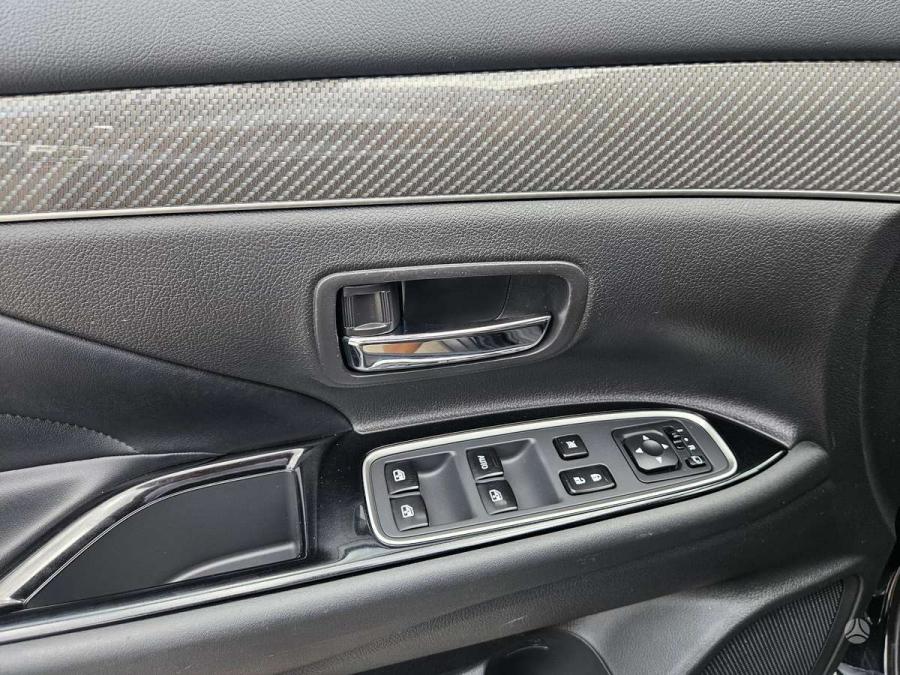 Melns Mitsubishi Outlander 2016 Šauļi, ar dzinēja tilpumu 2.30 L un nobraukumu 185 tūkst. km par 11950 €, foto 23 vietnē AUTOMOTO.COM.LV