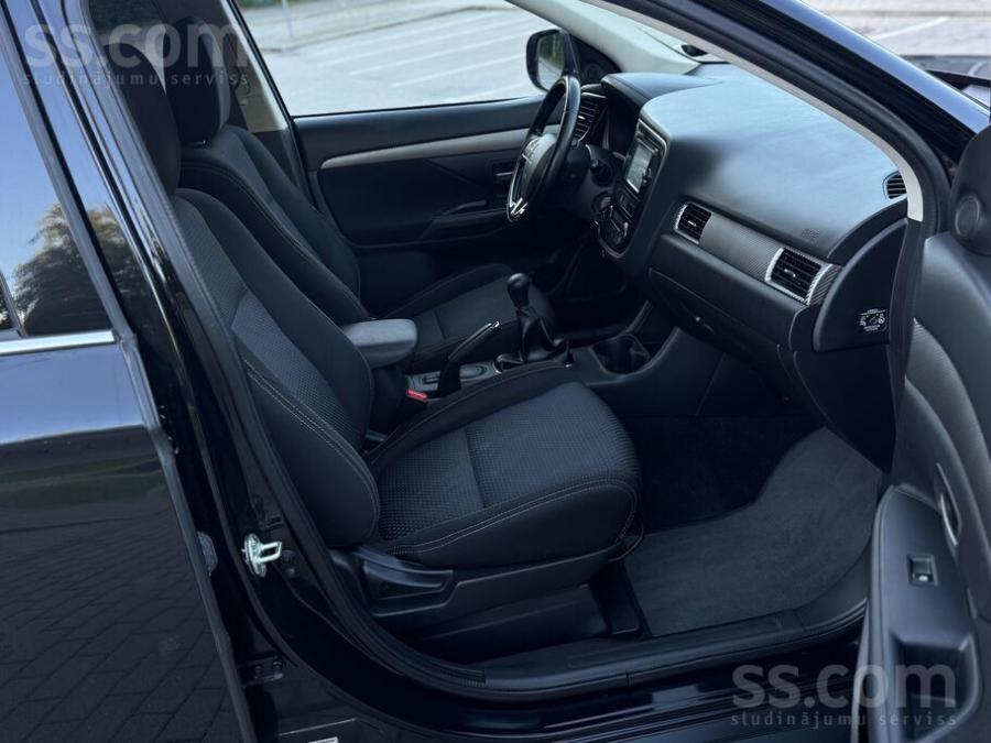 Melns Mitsubishi Outlander 2016 Jūrmala, ar dzinēja tilpumu 2.00 L un nobraukumu 0 tūkst. km par 8990 €, foto 10 vietnē AUTOMOTO.COM.LV