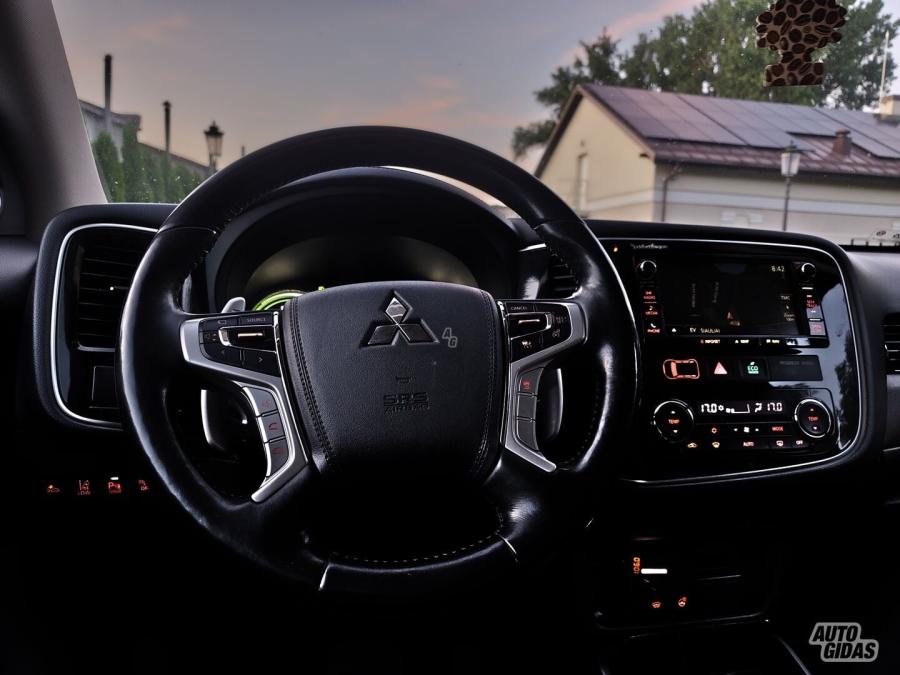 Melns Mitsubishi Outlander 2016 Šauļi, ar dzinēja tilpumu 2.00 L un nobraukumu 300 tūkst. km par 11250 €, foto 17 vietnē AUTOMOTO.COM.LV
