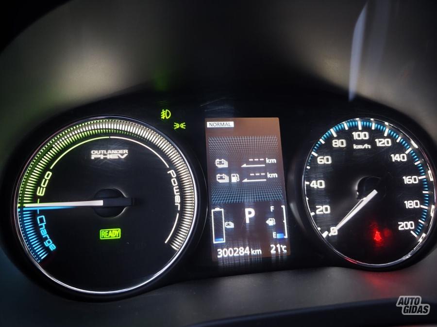 Melns Mitsubishi Outlander 2016 Šauļi, ar dzinēja tilpumu 2.00 L un nobraukumu 300 tūkst. km par 11250 €, foto 18 vietnē AUTOMOTO.COM.LV