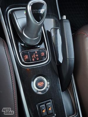 Melns Mitsubishi Outlander 2016 Šauļi, ar dzinēja tilpumu 2.00 L un nobraukumu 300 tūkst. km par 11250 €, foto 21 vietnē AUTOMOTO.COM.LV