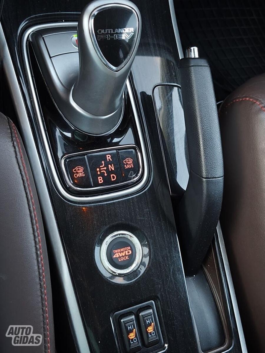 Melns Mitsubishi Outlander 2016 Šauļi, ar dzinēja tilpumu 2.00 L un nobraukumu 300 tūkst. km par 11250 €, foto 21 vietnē AUTOMOTO.COM.LV