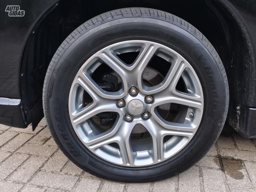 Melns Mitsubishi Outlander 2016 Šauļi, ar dzinēja tilpumu 2.00 L un nobraukumu 300 tūkst. km par 11250 €, foto 29 vietnē AUTOMOTO.COM.LV