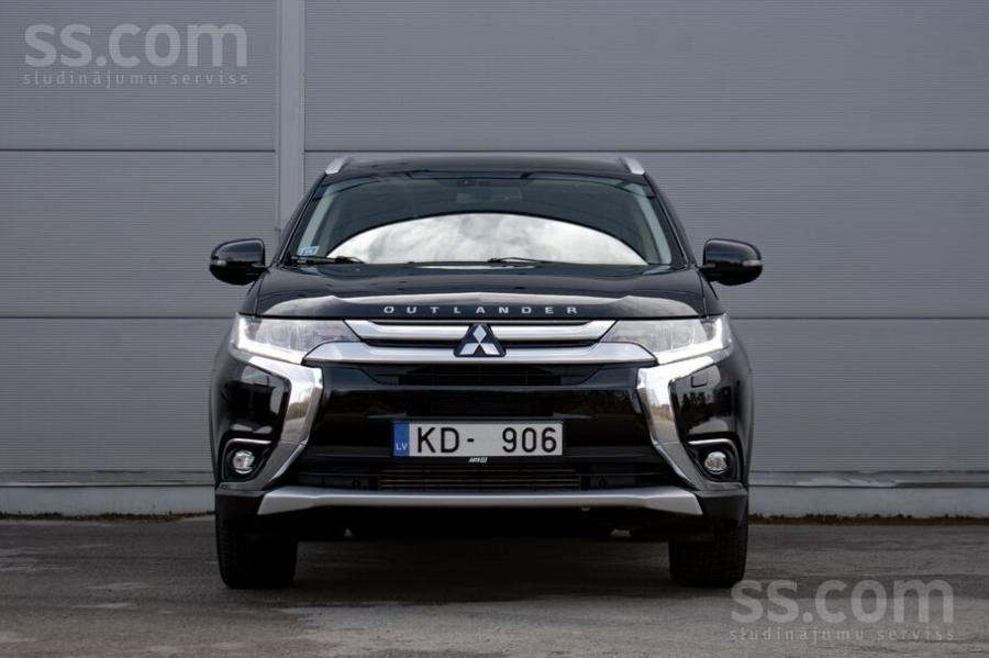 Black Mitsubishi Outlander 2017 in Riga, with an engine capacity of 2.30 L and mileage of 0 thousand km for 5200 €, photo 2 on AUTOMOTO.COM.LV