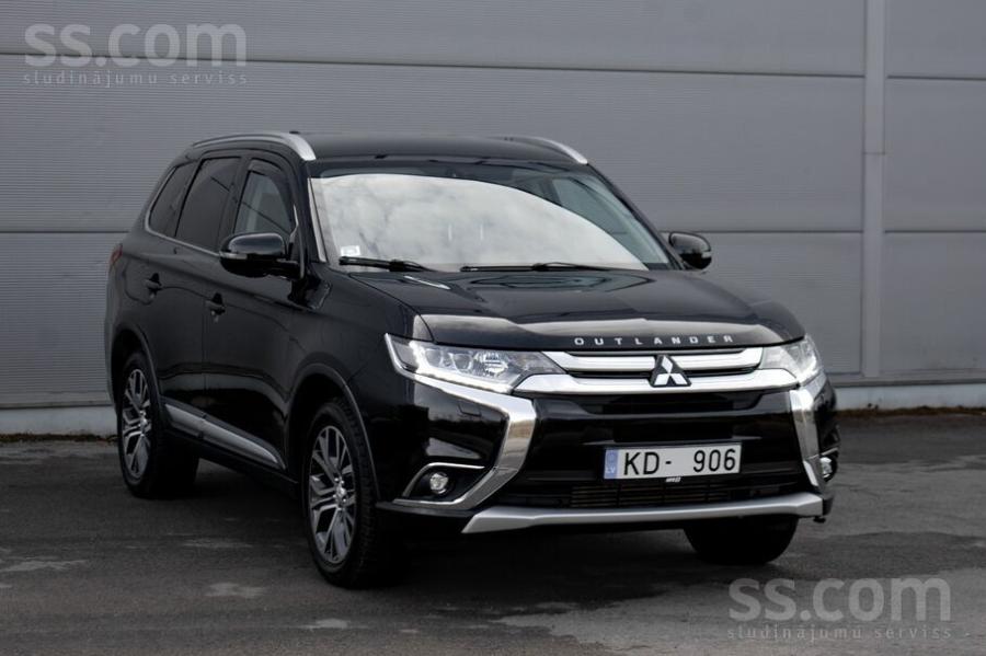 Black Mitsubishi Outlander 2017 in Riga, with an engine capacity of 2.30 L and mileage of 0 thousand km for 5200 €, photo 3 on AUTOMOTO.COM.LV
