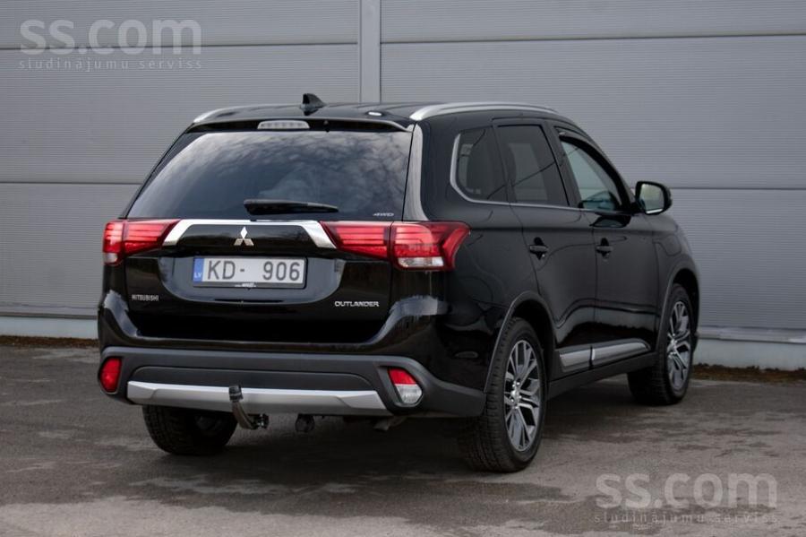 Black Mitsubishi Outlander 2017 in Riga, with an engine capacity of 2.30 L and mileage of 0 thousand km for 5200 €, photo 4 on AUTOMOTO.COM.LV