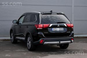 Black Mitsubishi Outlander 2017 in Riga, with an engine capacity of 2.30 L and mileage of 0 thousand km for 5200 €, photo 6 on AUTOMOTO.COM.LV