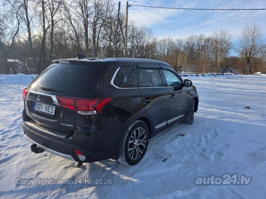 Черный Мицубиси Аутлендер 2017 в Силламяэ, объемом двигателя 2.00 л и пробегом 123 тыс. км за 13500 €, фото 4 на AUTOMOTO.COM.LV