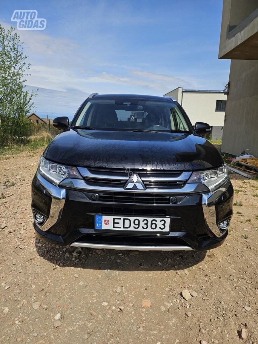 Black Mitsubishi Outlander 2017 in Jonava, with an engine capacity of 2.00 L and mileage of 198 thousand km for 13500 €, photo 1 on AUTOMOTO.COM.LV