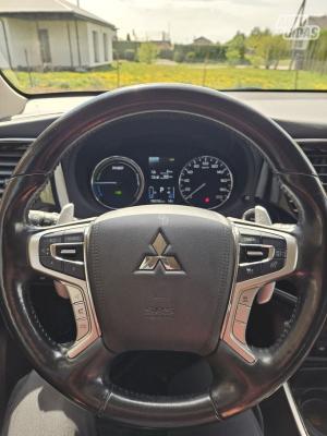 Black Mitsubishi Outlander 2017 in Jonava, with an engine capacity of 2.00 L and mileage of 198 thousand km for 13500 €, photo 8 on AUTOMOTO.COM.LV