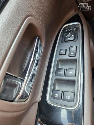 Black Mitsubishi Outlander 2017 in Jonava, with an engine capacity of 2.00 L and mileage of 198 thousand km for 13500 €, photo 14 on AUTOMOTO.COM.LV