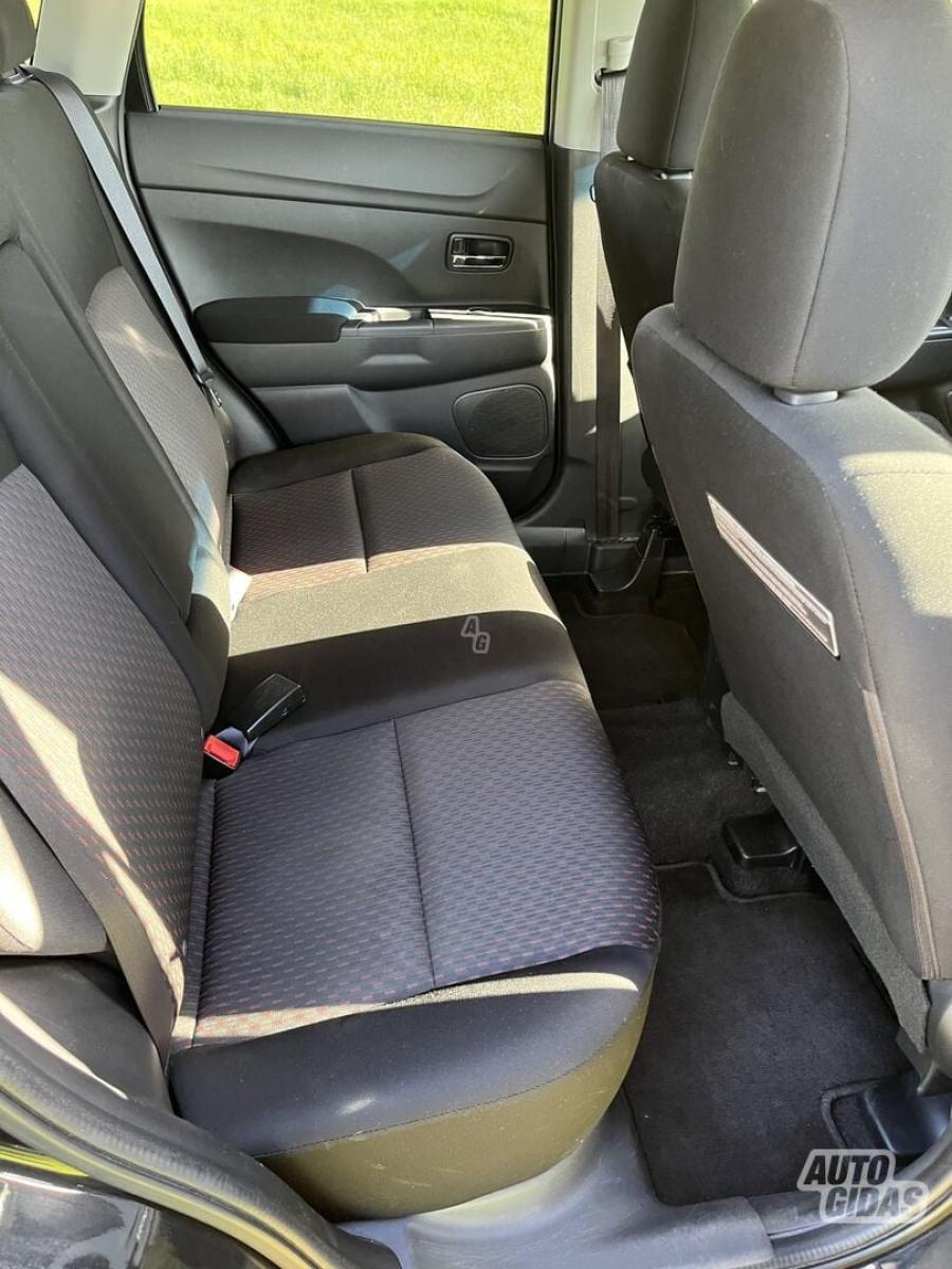 Melns Mitsubishi Outlander 2017 Viļņa, ar dzinēja tilpumu 2.00 L un nobraukumu 187 tūkst. km par 9700 €, foto 10 vietnē AUTOMOTO.COM.LV