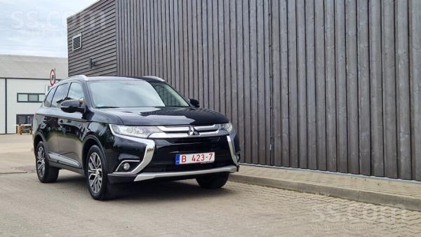 Black Mitsubishi Outlander 2017 in Jelgava, with an engine capacity of 2.30 L and mileage of 184 thousand km for 11250 €, photo 2 on AUTOMOTO.COM.LV