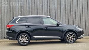 Melns Mitsubishi Outlander 2017 Jelgava, ar dzinēja tilpumu 2.30 L un nobraukumu 184 tūkst. km par 11250 €, foto 4 vietnē AUTOMOTO.COM.LV