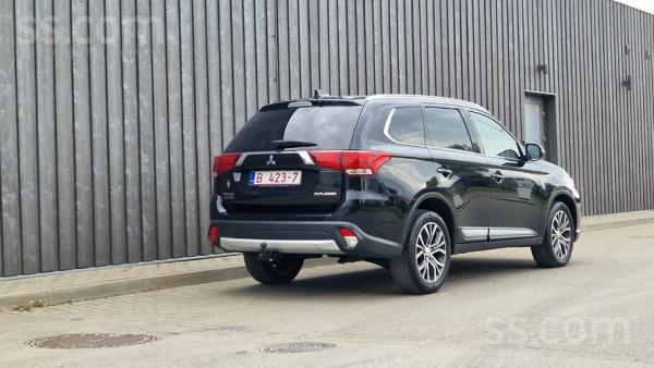 Black Mitsubishi Outlander 2017 in Jelgava, with an engine capacity of 2.30 L and mileage of 184 thousand km for 11250 €, photo 7 on AUTOMOTO.COM.LV